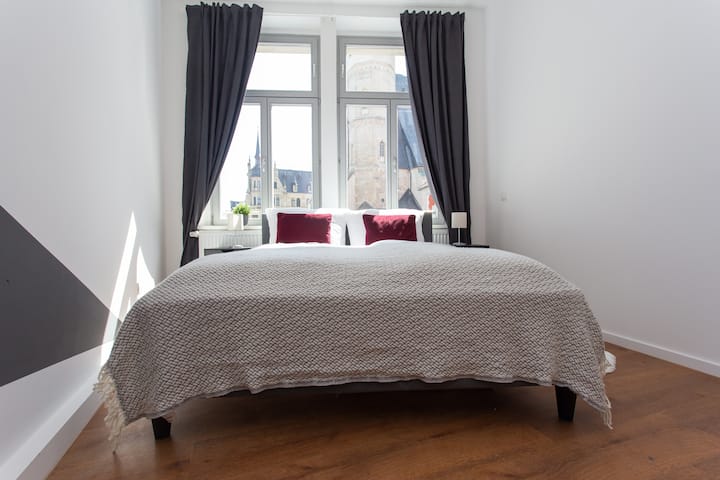 Fullhouse | M14 Dicaprio | Market Panorama - Halle (Saale)