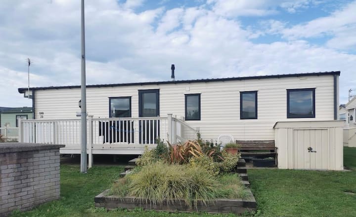 Beautiful Modern 3 Bedroom Caravan With Verander - Towyn