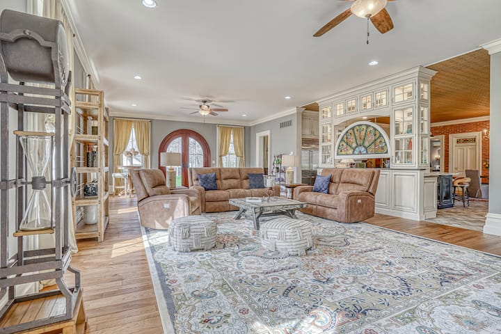 Historical 5-bedroom Home 30 Mins From Norte Dame - Elkhart