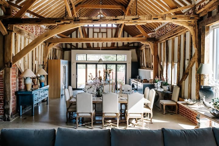 Luxury Barn Conversion | Sleeps 12 | Pizza Oven - Suffolk