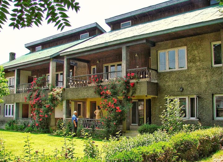 Srinagar Holiday Rentals & Homes | Airbnb
