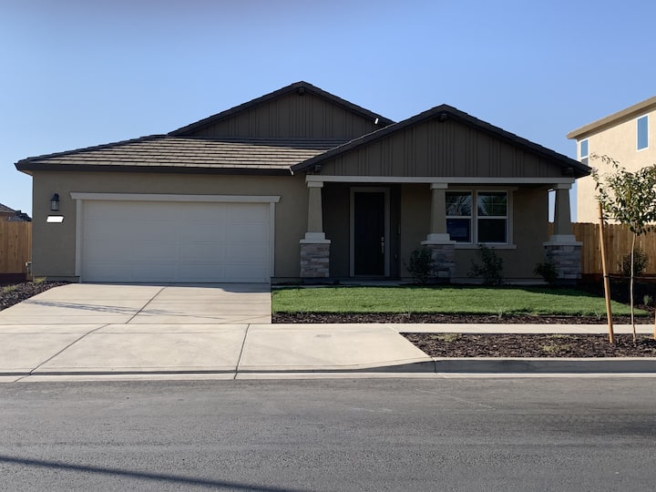 New House 3 Bedroom 2 Bath & Kitchen Uc Merced - Merced, CA