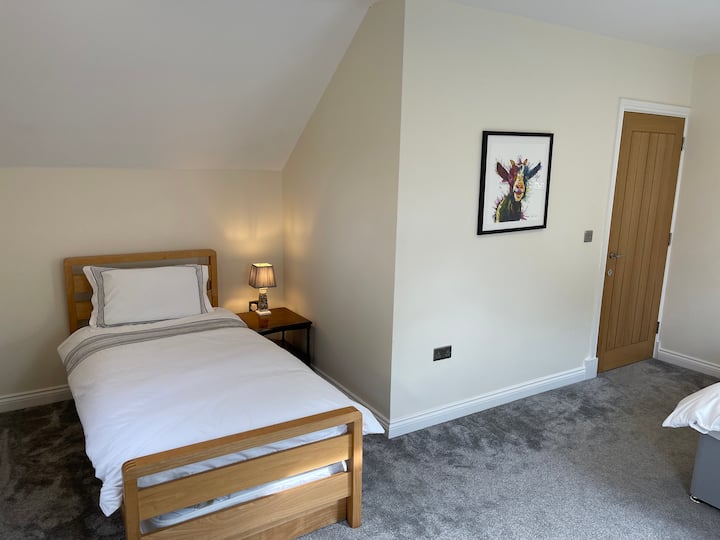Twin Room In New House Close To Town Centre - Ilkley