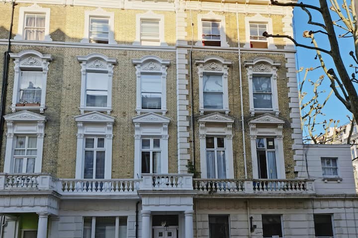 Lovely Studio In The Basement- Shared Bathroom - Londen