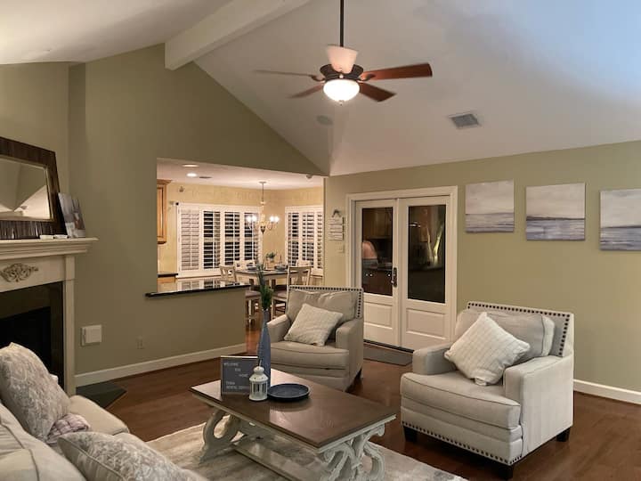 Sugarland Beautiful Delighting Cozy Home - Sugar Land, TX