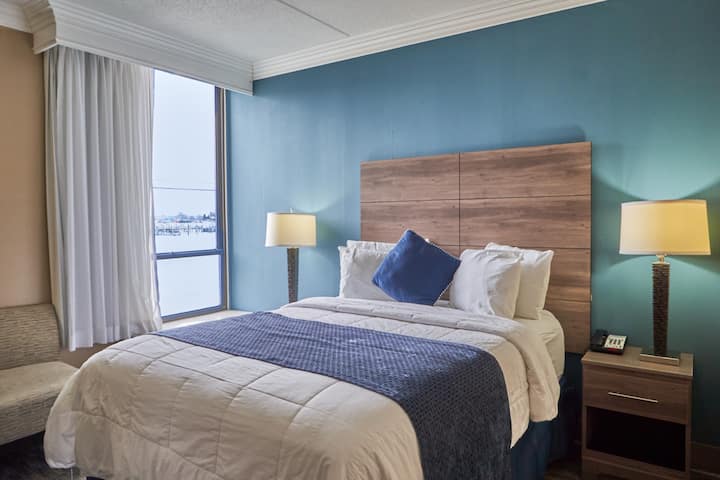 Queen Room With Harborview - New Bedford, MA