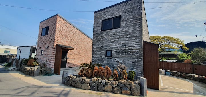 제주 우리집 -  독채펜션(마당,2층 단독사용) - Jeju