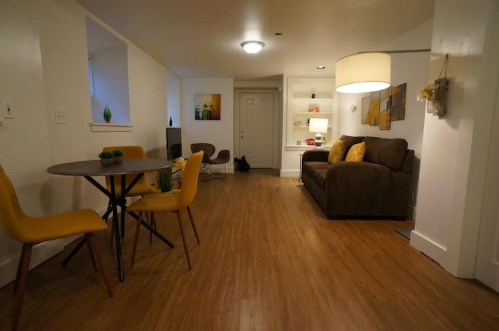 Capitol Hill 1 Bed With Parking - University Village - Seattle