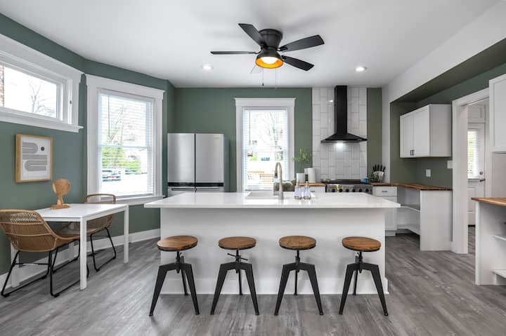 Deluxe 4-bedroom W Huge Deck 3-min To Downtown! - Cincinnati, OH
