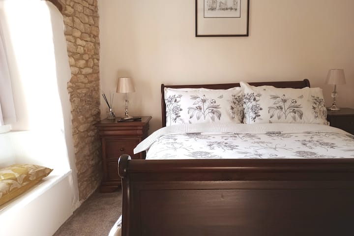 Room 4, A Double Sized Room With Shower En-suite - Rutland