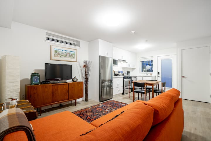 Stylish 1 Bed Suite, Park And Transit Nearby - Vancouver
