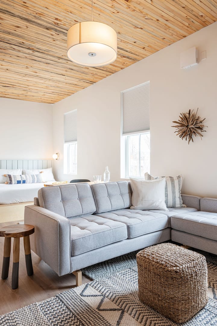 Brewery Park 2304 - Beautiful North End Suite - Halifax, NS, Canada