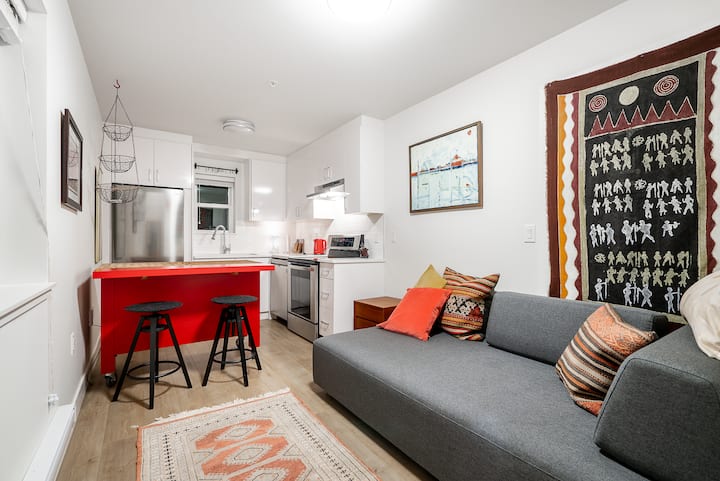 Stylish New 1br Coach House | Fast Wifi - Vancouver