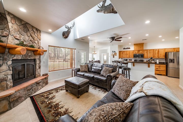 Charming Cabin In Golf Community - Williams, AZ