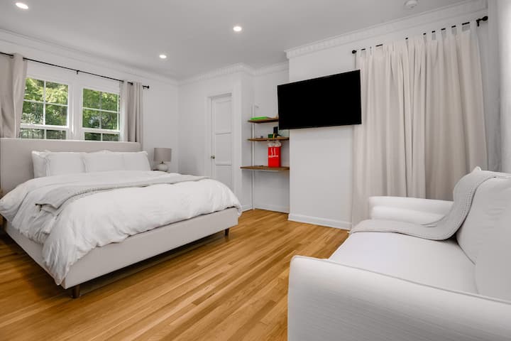 Beverly Hills Private Studio Rental Unit Available - Beverly Hills, CA
