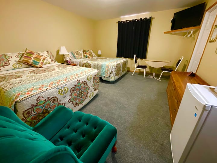 Family Friendly Room .Best Housekeeping Award - Drumheller
