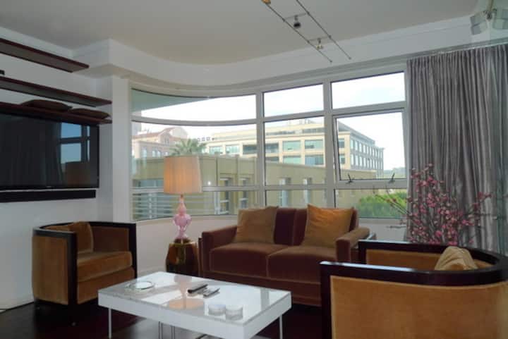 Posh 1 Bed + Den In Desirable Portside Building - San Francisco, CA