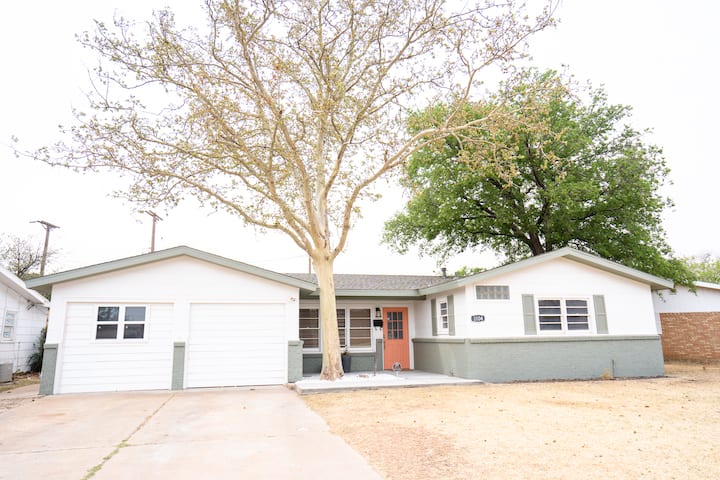 The “Lbk Peach" 4/3 Home Near Ttu & Med Dist. - Lubbock, TX
