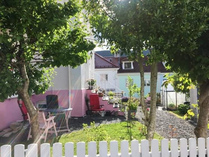 Sjarmerende Loftsleilighet Med Skjønn Grønn Hage - ベルゲン