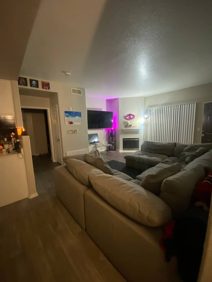"Perfect Pad" 2 Bedroom Apartment For Influencers! - North Las Vegas, NV