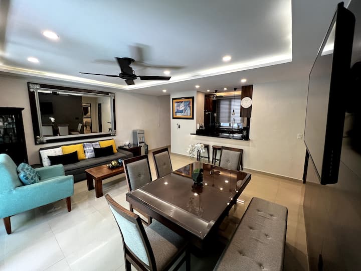 Modern & Comfy In The Hotel Zone ~ 2 Pools ~ Beach - Puerto Vallarta