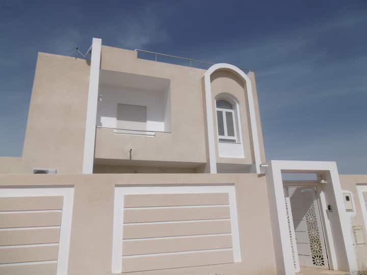 Maison Triplexe Meuble Avec Piscine Cote La Mer - Djerba