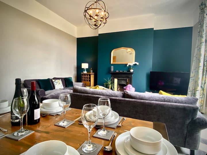 Spacious Victorian Apartment In Menai Bridge - Anglesey