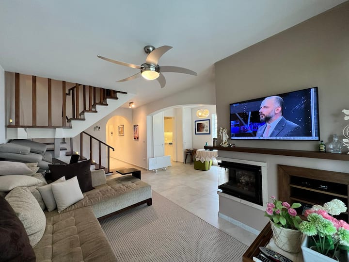 Boyalık Plajında Modern Ve Geniş Bahçeli 4+1 - Çeşme