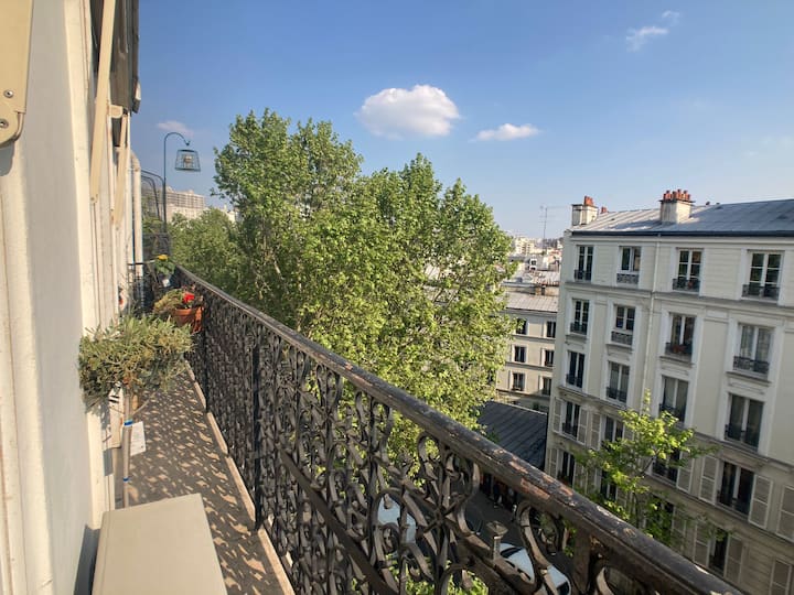 Paris Haussmannian Apt. W. All Day Sunny Balcony - Paris