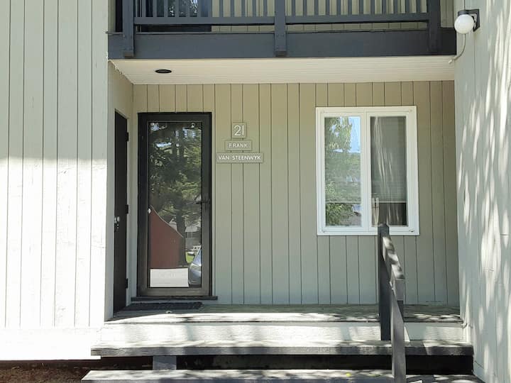 2 Bedroom Condominium Sleeps 4 - Waterville Valley, NH