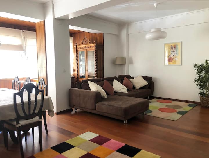 Big Apartment In Excellent Location: 200m Subway - Amadora