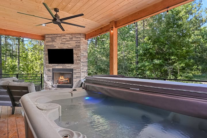 Get Toasted · Luxury “Smart Cabin” W/hot-tub+more! - Broken Bow, OK