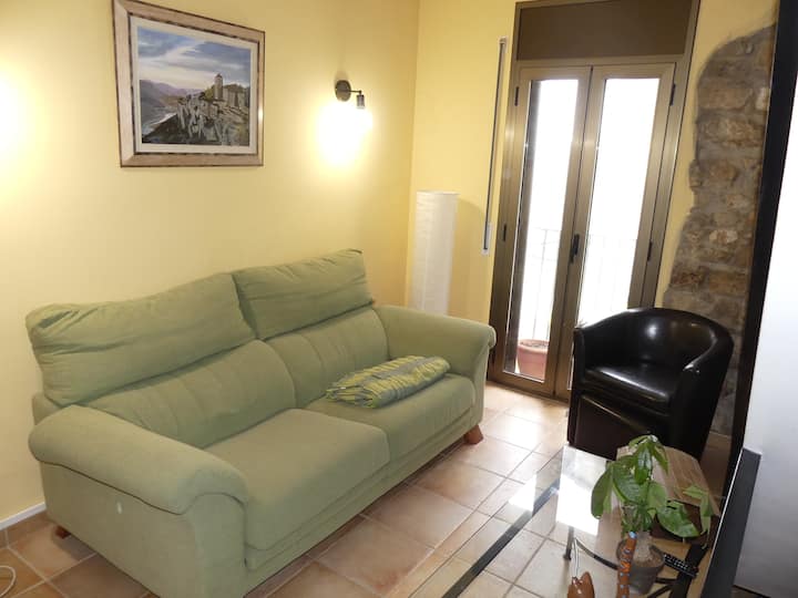 Rustica Casa Rural En Un Pequeño Pueblo De Montaña - Falset