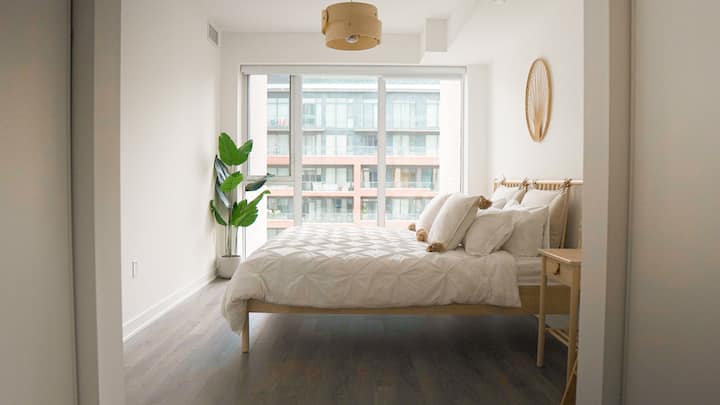 Lovely 2 Bedroom Condo With Free Parking - Vaughan