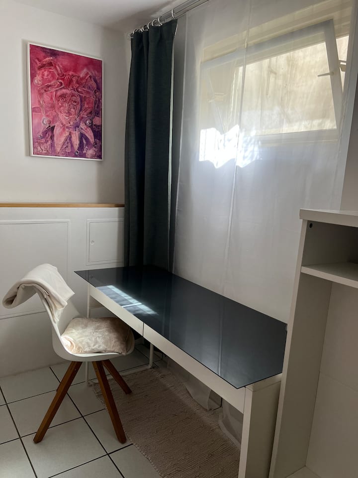 Kleines Modernes Zimmer Nähe Surftown - Freising