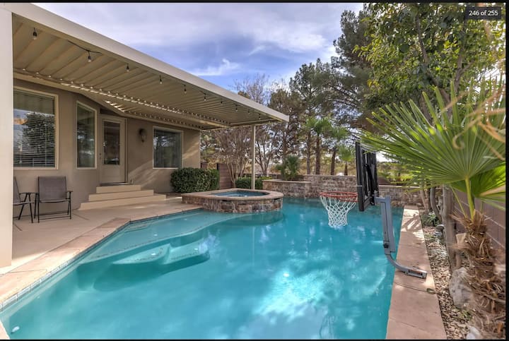 Large 7 Bed Home With, Hot Tub, Pool, Fire Pit. - St. George