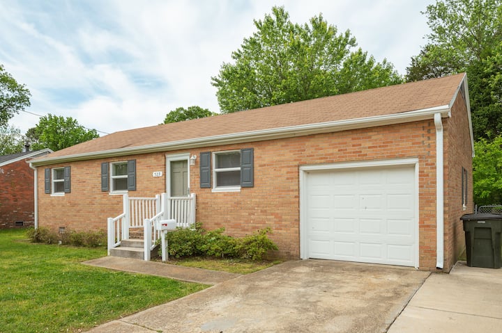 3br Hampton Home | Central To Hu And Colosseum - Newport News, VA