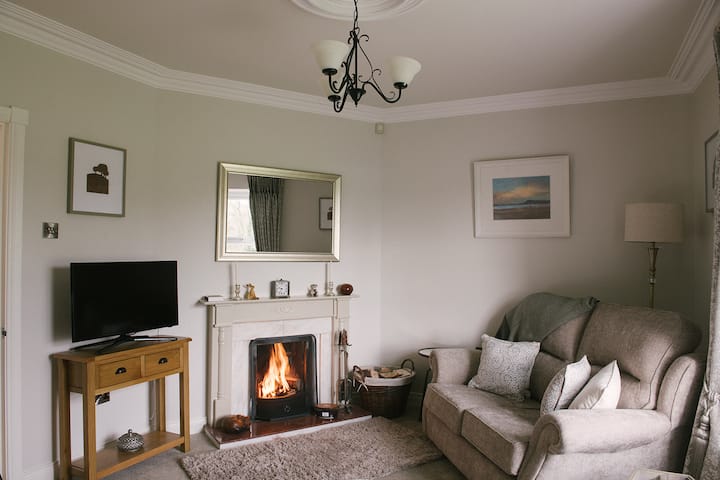 Cheerful 3 Bedroom Cottage Overlooking Golf Course - Omagh
