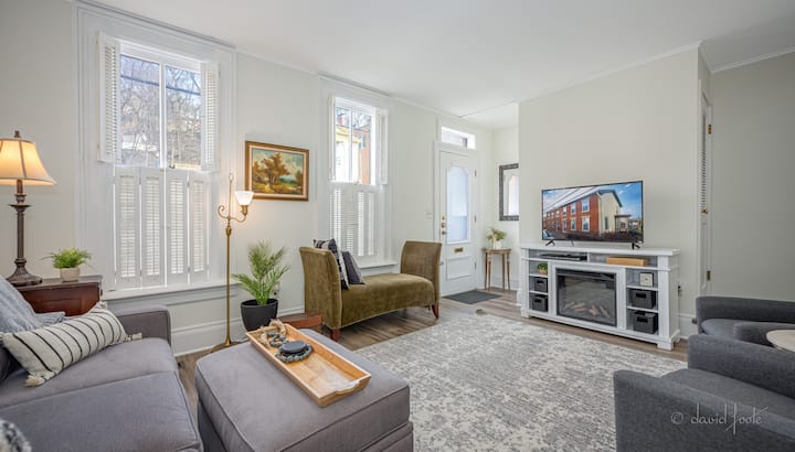 30+days*pking*pet Friendly*w/d*one Blk To Main St - Galena, IL