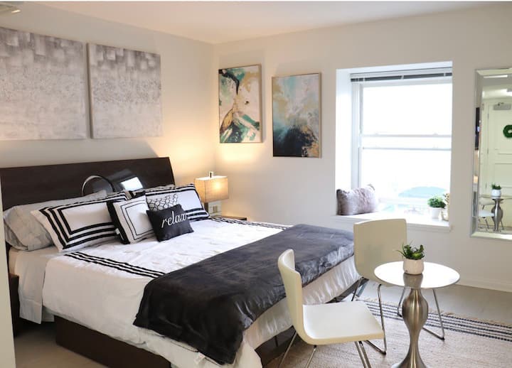Amazing Location Studio, By Pier & Beach - Santa Monica, CA