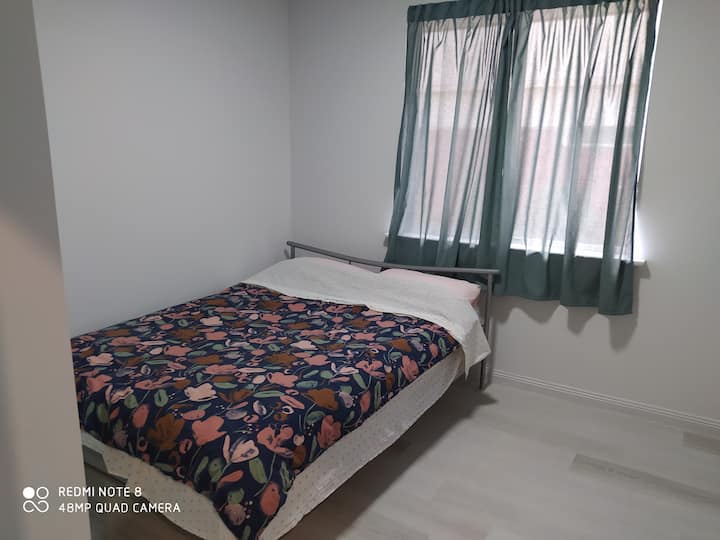 1 Room At Cheerful 4 Bedroom Home - Glenelg