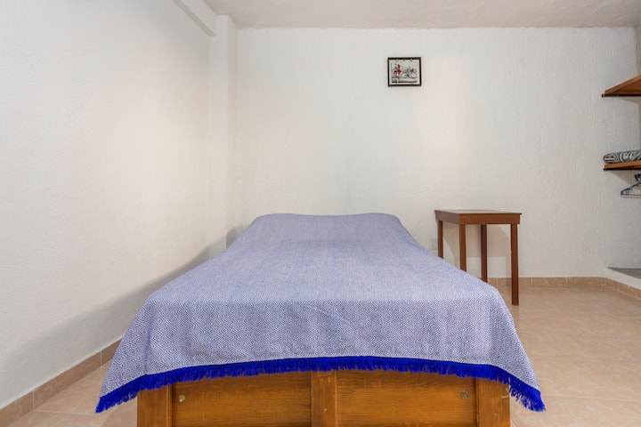 A Unos Metros Del Centro, Camino Hacia La Peña. - Bernal