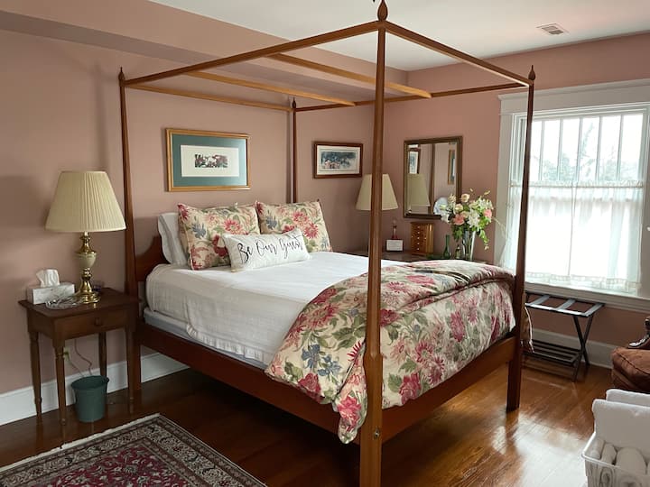 Private Room In 1910 Restored Home - Athens, OH
