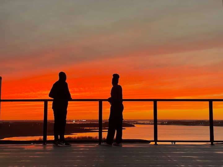 *Captivating* And Luxurious Lakeview House - The Colony, TX