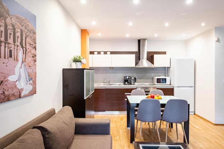 Lovely 2-bedroom Gem In Aristocratic Sofia Center - Sofia