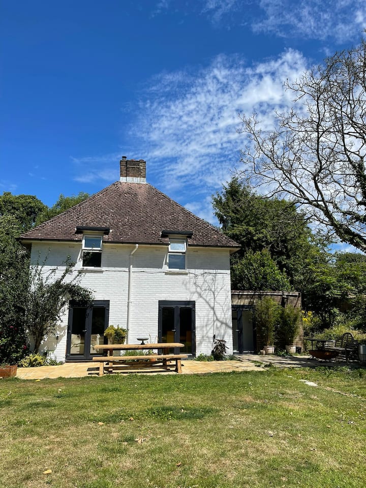 Tennis Court Cottage -Hot Tub - Brighton and Hove