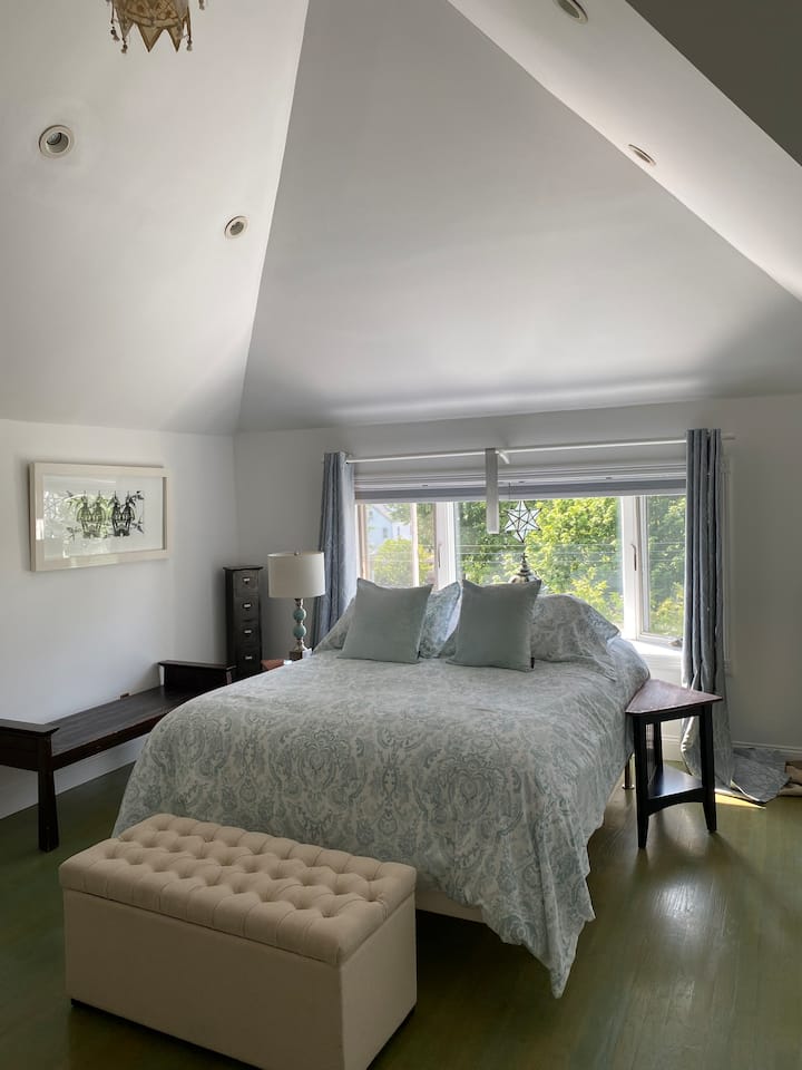 Aqua Attic | 38 Min Nyc / Kitchen/parking On Site - New York City