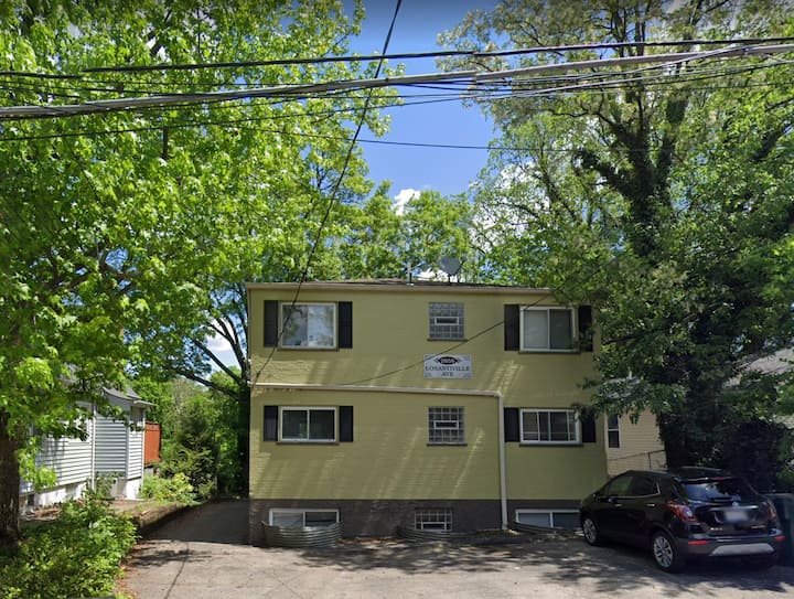 Large Room! Comfy, Affordable, Short Term Stay! - Cincinnati