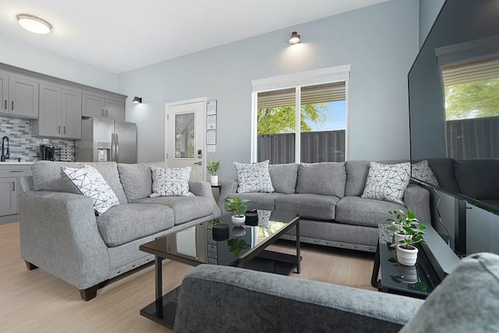 The Metro • Two Spacious Units | 5 Min To Broadway - Nashville, TN