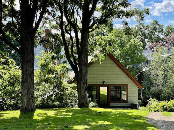 Private Apartment With Yard Minutes From Church St - Burlington, VT